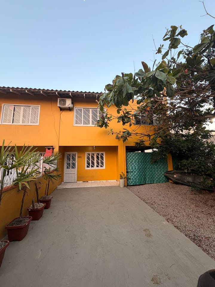 Sobrado De 2 Andares Na Cachoeira Do Bom Jesus - Florianópolis