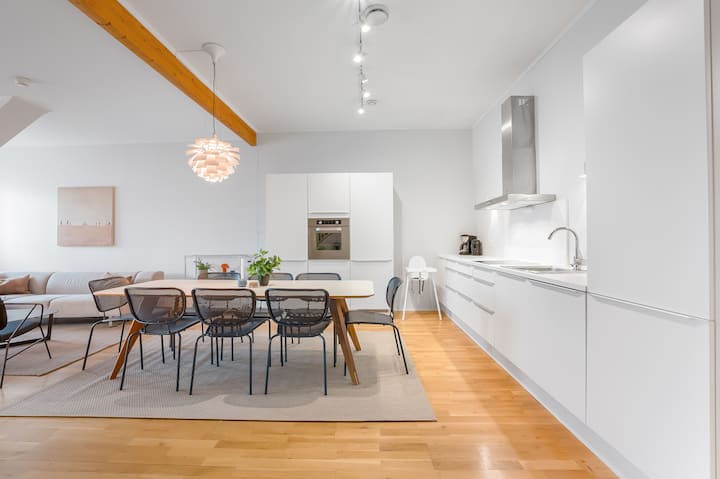 Stay Tromsø -Spacious 3bd Two-level Apartment - Tromsø