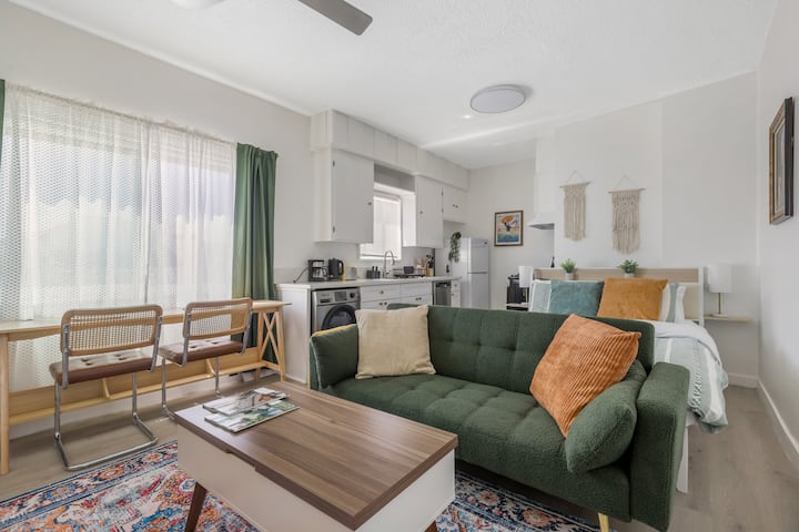 Studio Apartment Block From Venice Beach - Los Angeles, CA