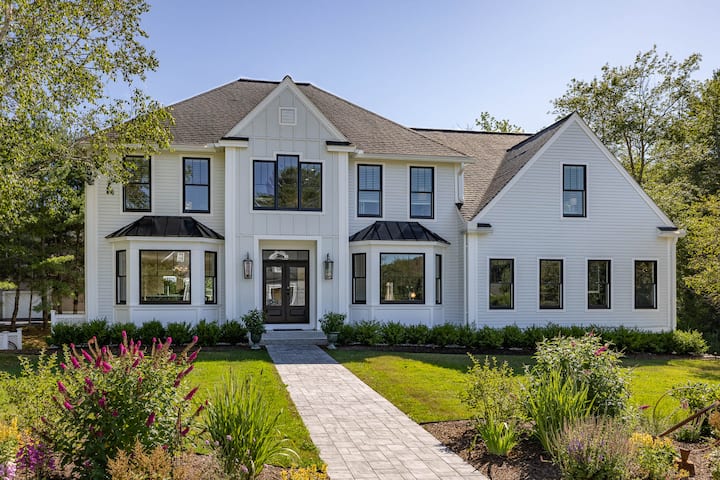Stunning 5 Bedroom Home In Portsmouth - Kittery, ME