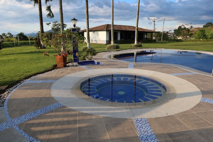 Finca Campestre Excelente Ubicación - Pereira, Colombia