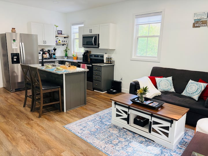 Modern Pet-friendly Stay | Near Top Attractions - Williamsburg, VA
