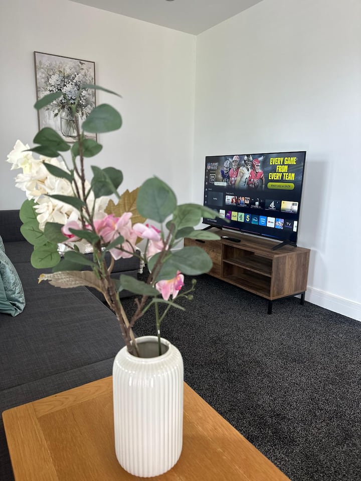 Newly Furbished 2-bedroom Flat + Free Parking - Oxford