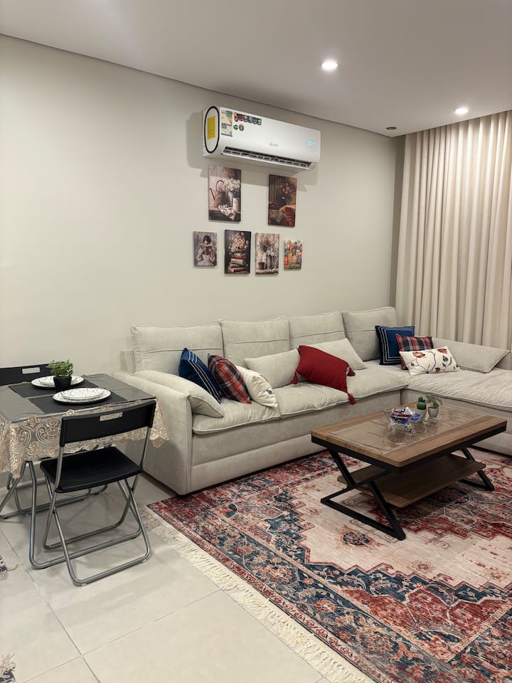 شقة فاخره بأثاث مريح غرفة نوم وصاله - Jeddah King Abdulaziz Airport (JED)