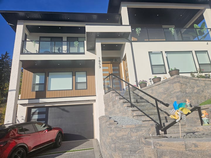 In The Heart Of Wineries - Kelowna