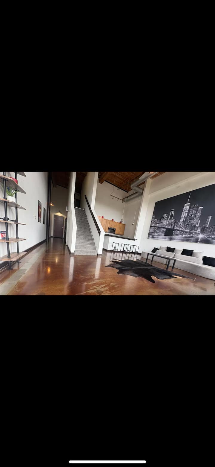 Comfort And Luxury? Come To This Top Floor Loft! - Spartanburg, SC