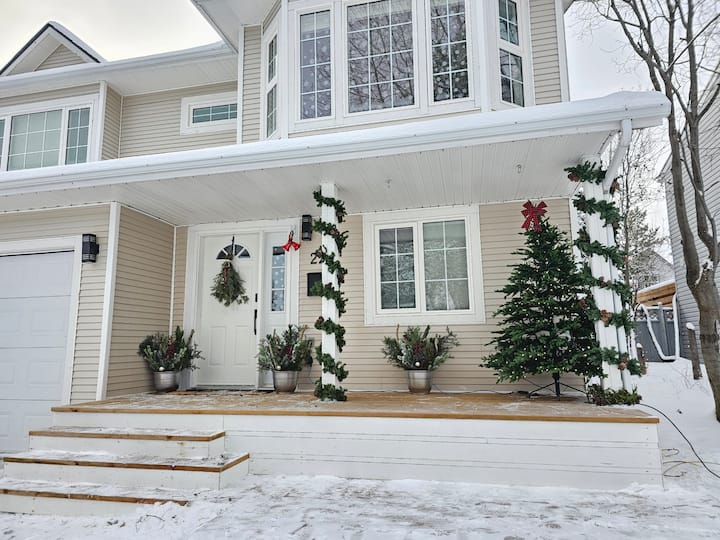 Spacious Family Home Close To City Amenities! - 화이트호스