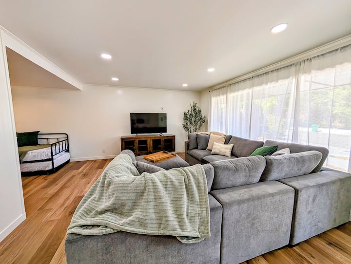 Stylish Midtown 2br, Sleeps 6 | Walk To Everything - Reno, NV