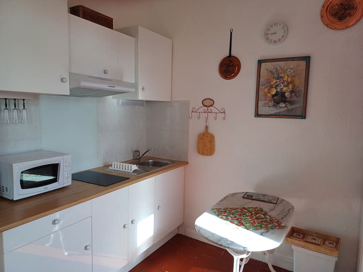 Vieil Immeuble Proche Du Rempart Agde-cap D'agde - Vias