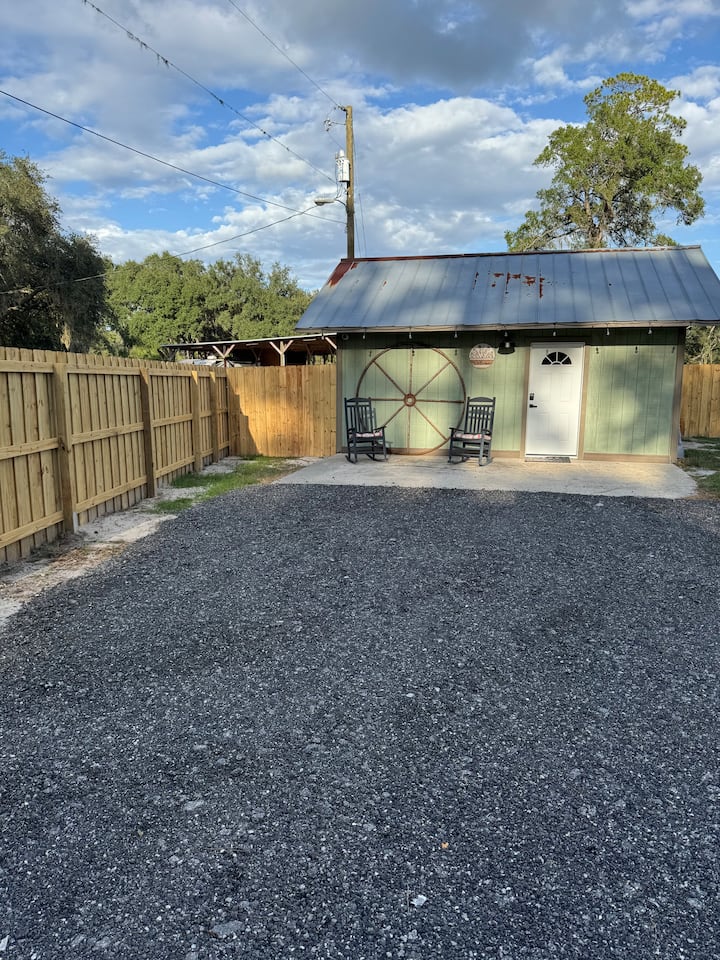 Cheryl’s Cottage - Lake Weir, FL