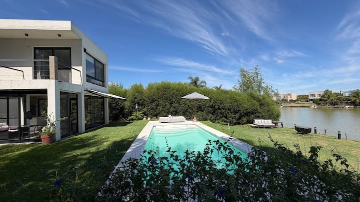 Casita Del Lago En Pilar - Villa Rosa
