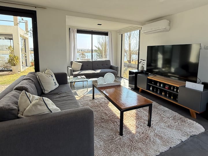 Casita Del Lago En Pilar - Villa Rosa