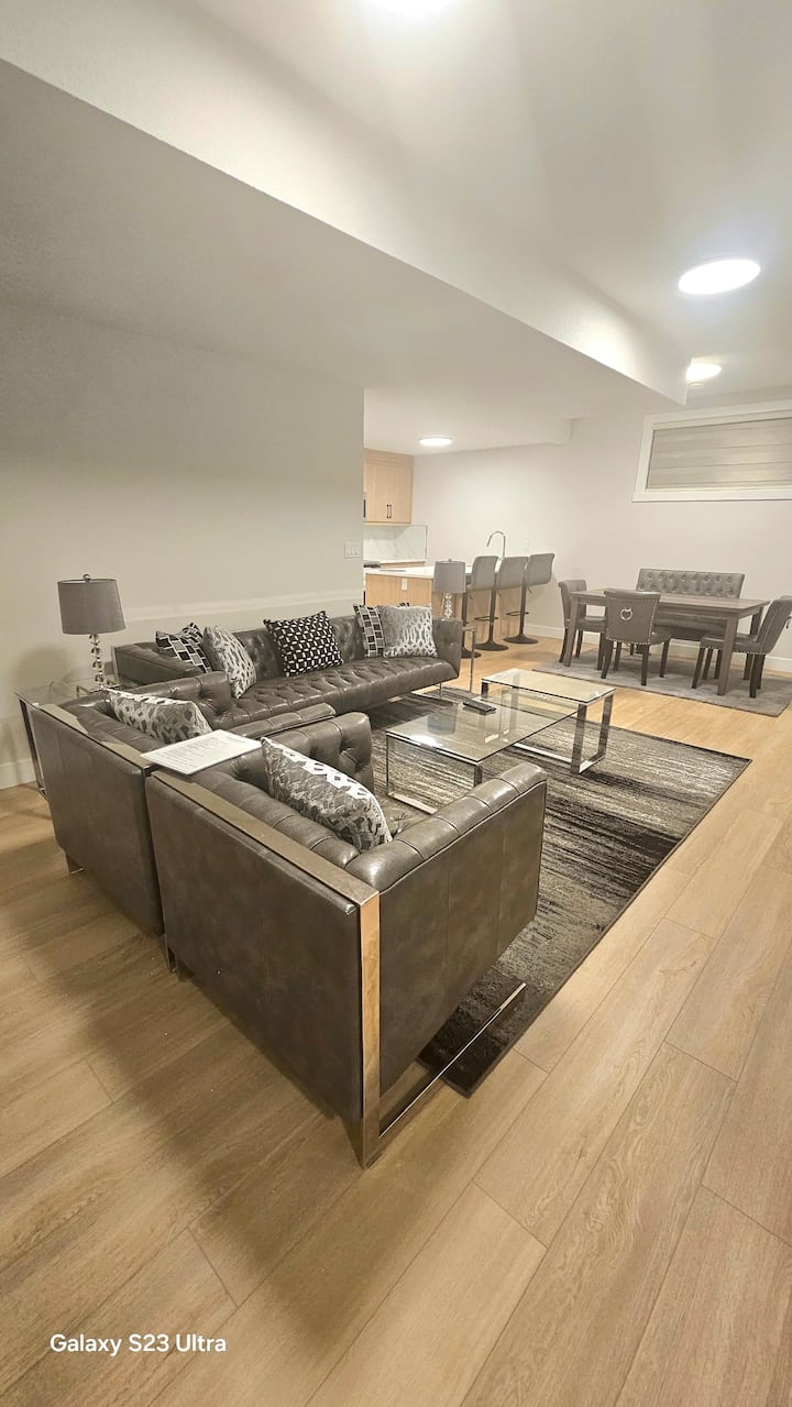 “Your Home Base Near Banff | Warm & Welcoming 2br” - Cochrane