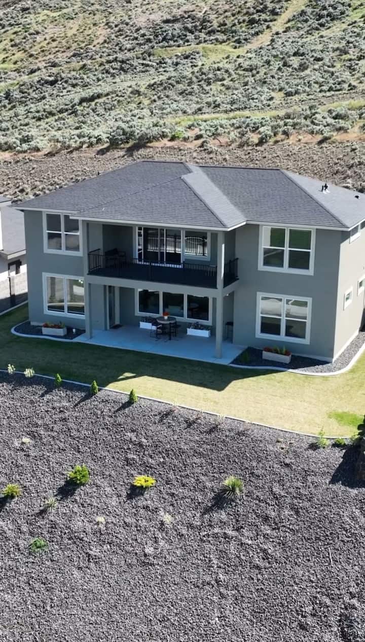 “Elegant Two-story Home With Space For Everyone” - Richland, WA