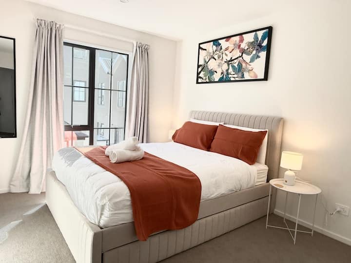 * 1 Mins Walk To Town Hall/casino, Free Car Park - Christchurch