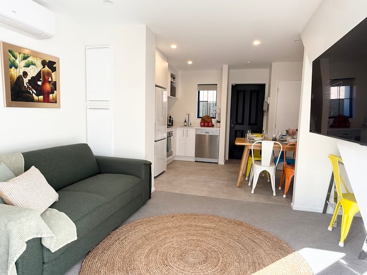 * 1 Mins Walk To Town Hall/casino, Free Car Park - Christchurch