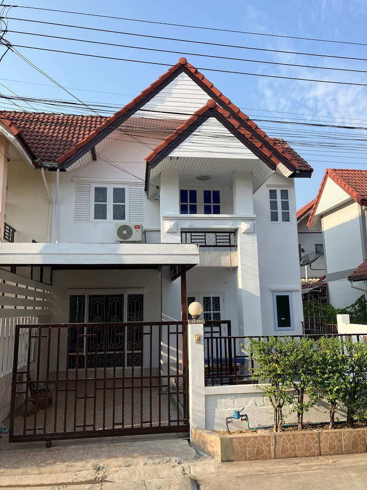 Familynest Tha-it / Private Room / Near Mrt - Thailand