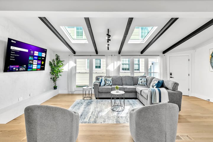 Elmhurst 4br Home With Pool | Mid-term Ready - Elmhurst, IL