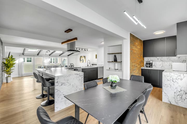 Elmhurst 4br Home With Pool | Mid-term Ready - Elmhurst, IL