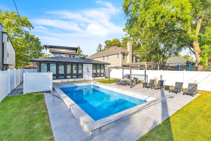 Elmhurst Luxury 4br W/ Pool, Fenced Yard, Downtown - Şikago, IL
