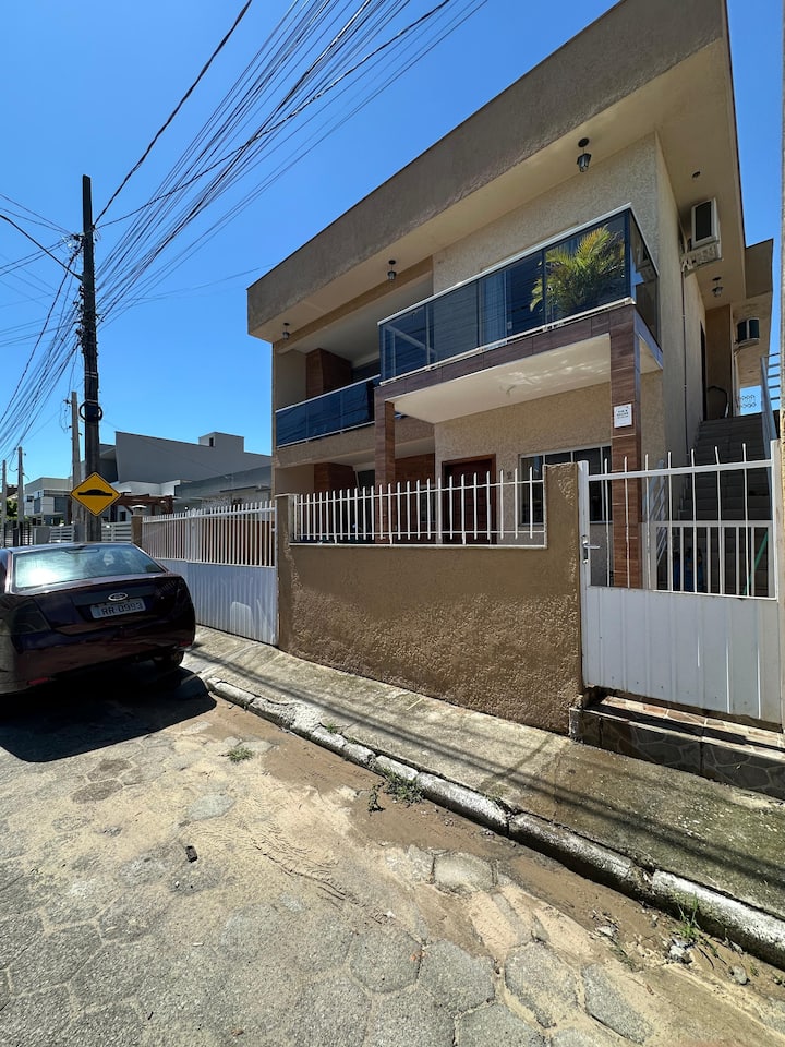 Apê Térreo C/ Ar E Churrasqueira Perto Das Praias - Florianópolis