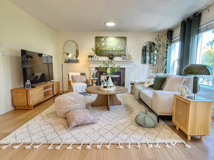 Spacious 4-br South Edmonton Executive Home - Canada