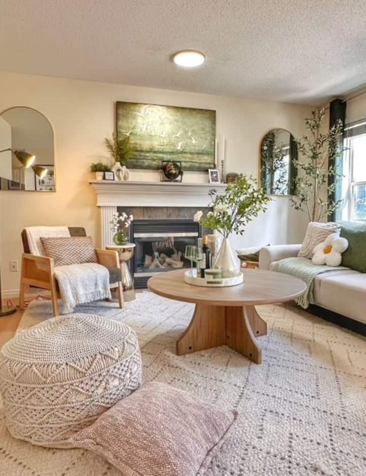 Spacious 4-br South Edmonton Executive Home - Canada