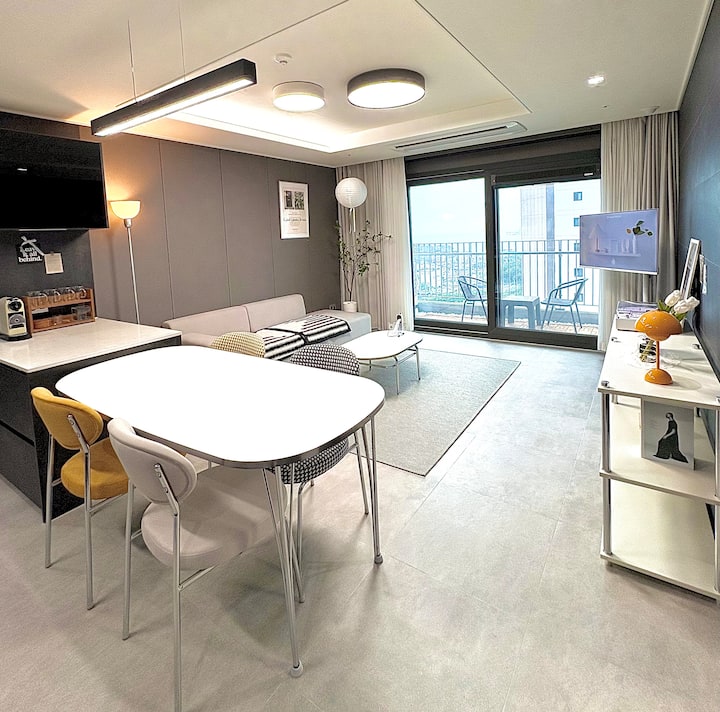 [오픈특가]신축 오션뷰 테라스 호텔 해운대  디럭스 스위트, 송정 해수욕장 5분 거리,방2 - Busan