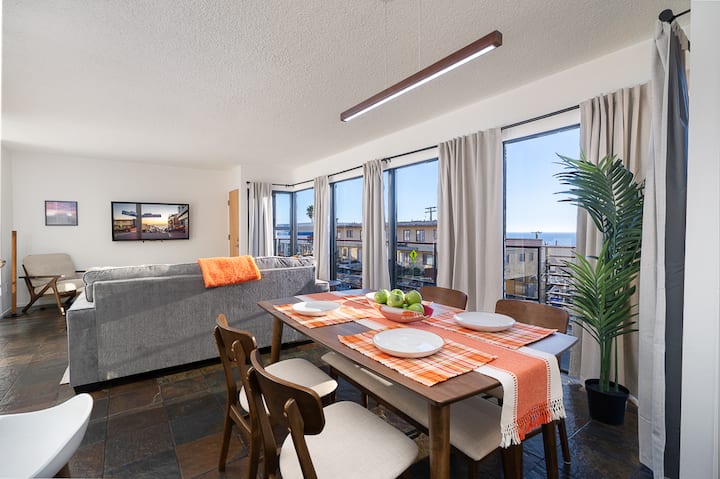 El Porto Retreat | 1 Block To Beach + Ocean Views - Manhattan Beach, CA