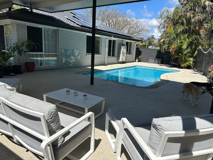 Spacious Family Paradise Getaway With A Pool - South Stradbroke Island