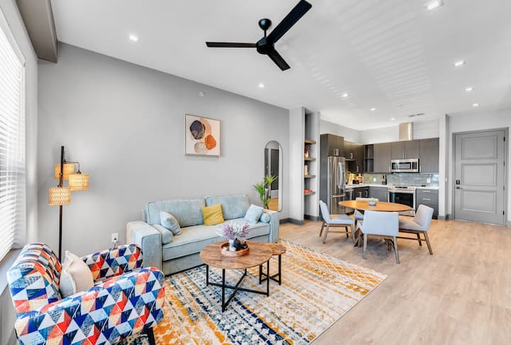 Lux Studio Apt- Rooftop Lounge + Gym Near Downtown - Fort Worth, TX