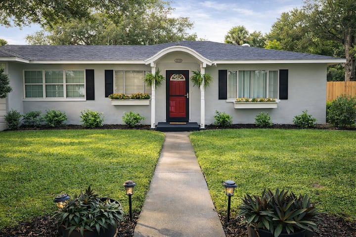 Large Home W/ Suite + Coffee Bar + Lush Backyard - Mount Dora, FL