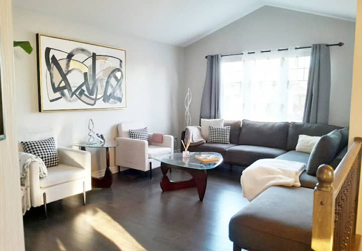 The Executive ~A Boutique Airbnb~ - Cornwall, ON, Canada