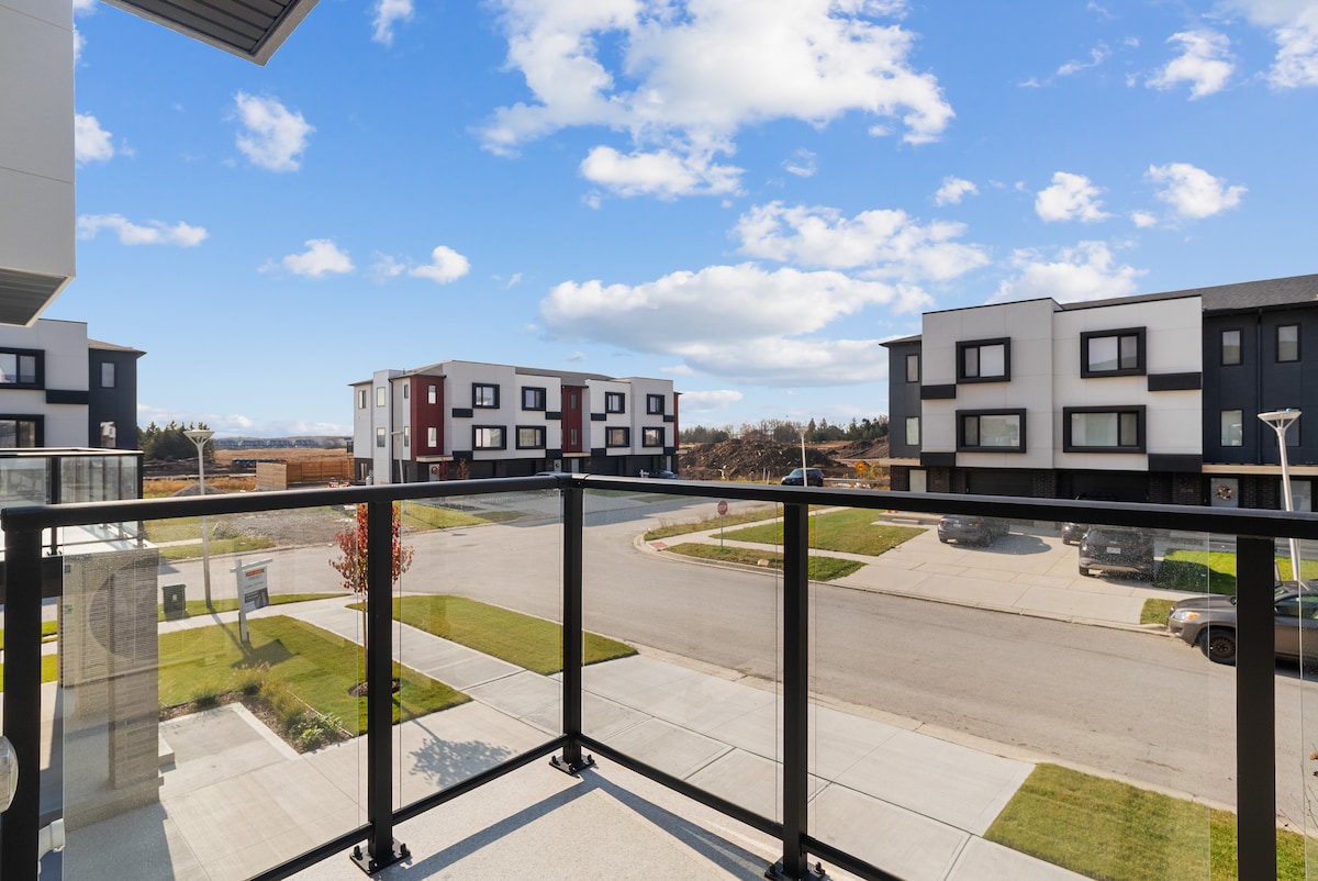 Maison moderne 3BR | King + 2 Queens | Parking - Maisons à louer à London, Ontario, Canada - Airbnb