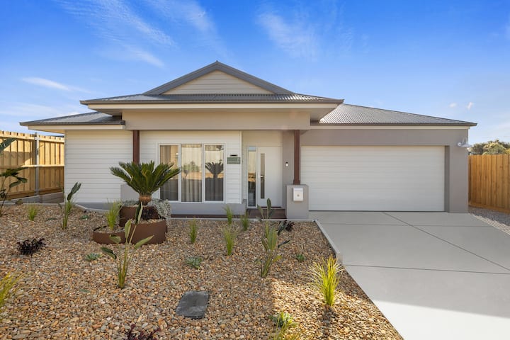 Designer Luxury Retreat With Private Sauna - Warrnambool