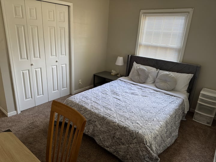 A Room In A Quiet House. - Minnetonka, MN