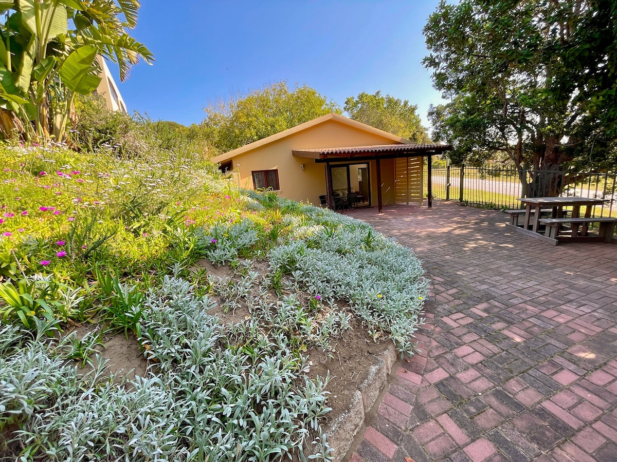 Amplia casa de campo con jardín - Central Plettenberg Stay - Cabañas en ...