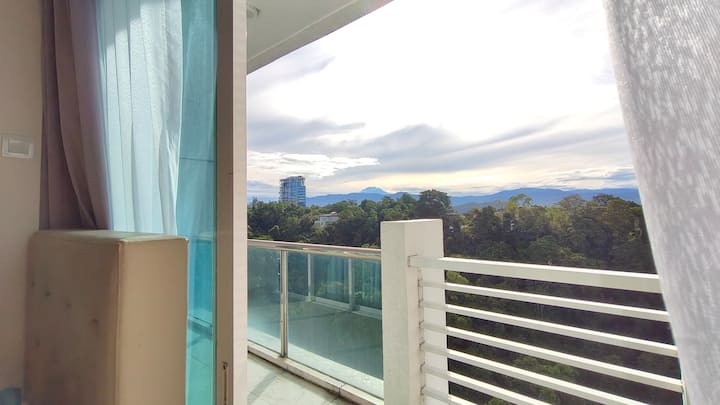 Mt. Kinabalu View, Gaya Street, Pier @Xinyu Suites - Kota Kinabalu