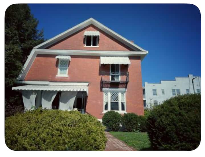 Christopher's Place In The District - Charleston, WV
