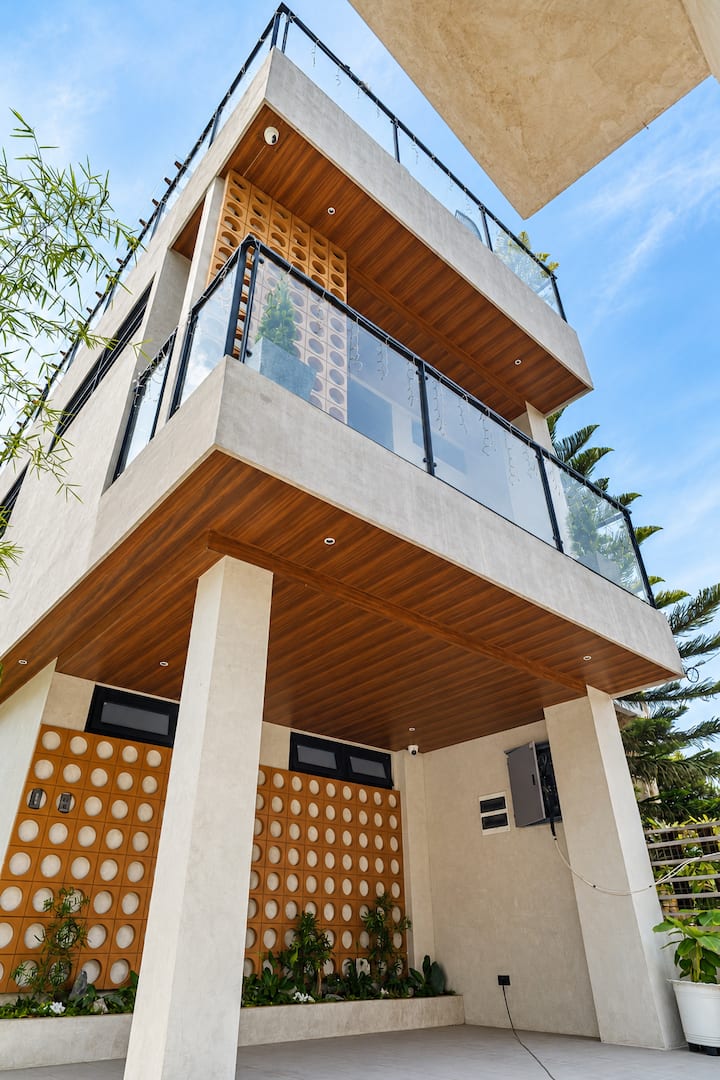 Blissful House | 4br Tagaytay Home With Pool - Amadeo