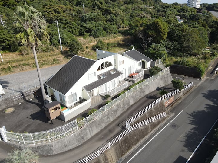 大岐の浜を見渡せる
1日1組様限定の
プライベートヴィラ
（最大15名様） - 土佐清水市