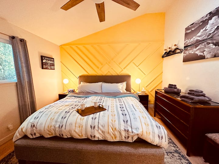 Redwood Retreat: Cozy Cabin Getaway 1 Bdrm/1bath - Davenport, CA