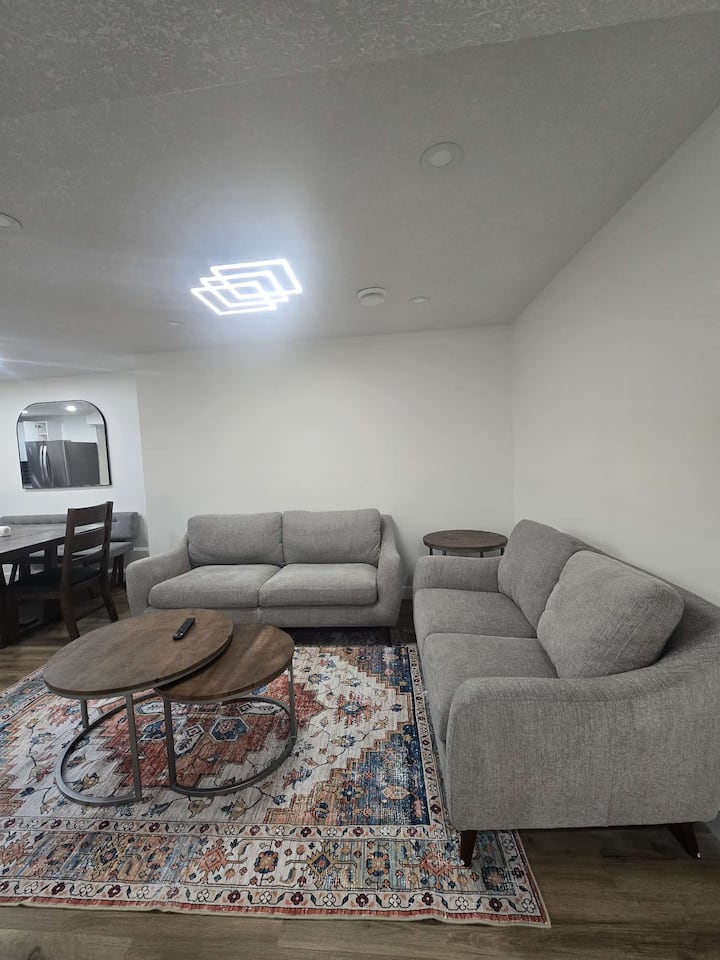 Basement Suite Near Wem With 3br, 2ba - Edmonton, Canada