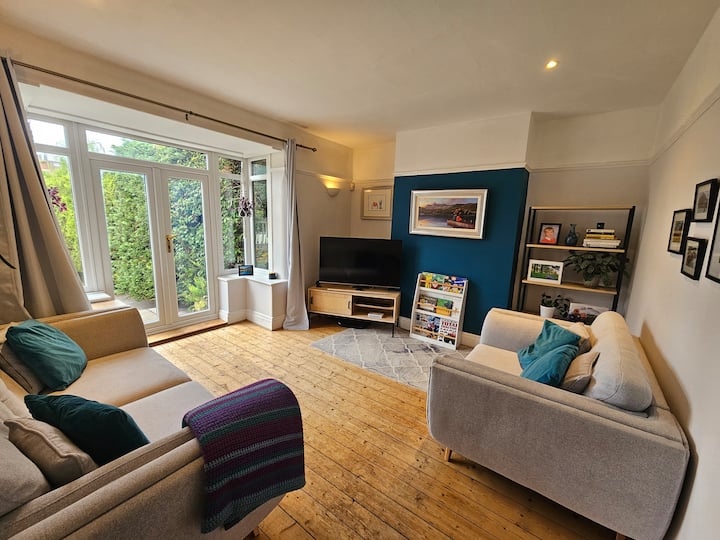 Family Home With Three Bedrooms And Driveway! - Southport