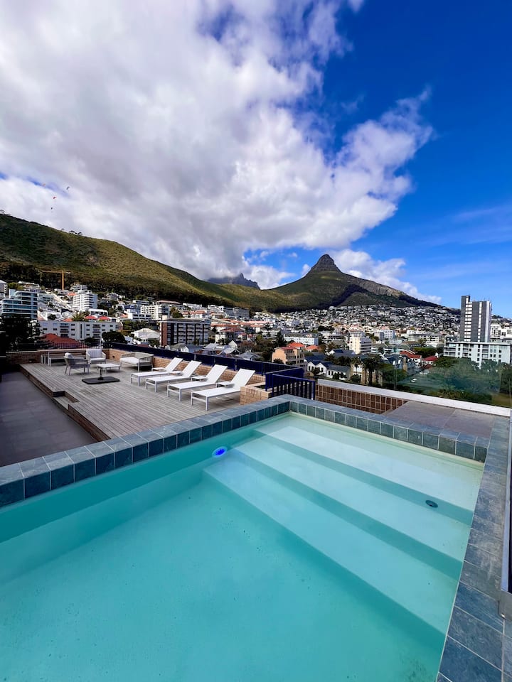 Sea Point Apartment With Mountain View - Camps Bay