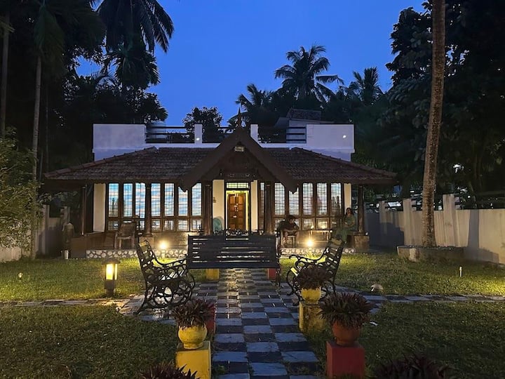 Lakefront House - Kollam