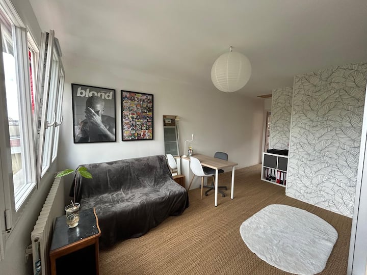 Chambre Indépendante Dans Une Maison De Ville - Épernay