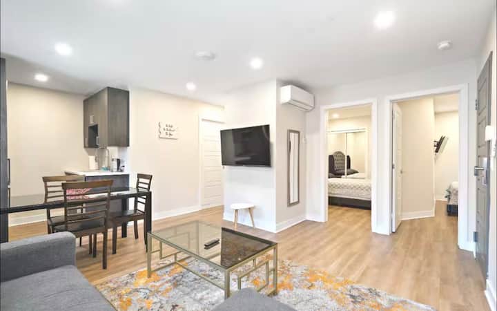* 3-bdr In The Heart Of Plateau Montreal | 4b - Montreal