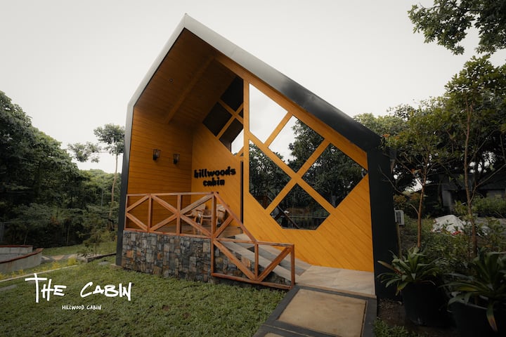 Hillwoods Cabin | Coziest Escape In The Woods - Amadeo