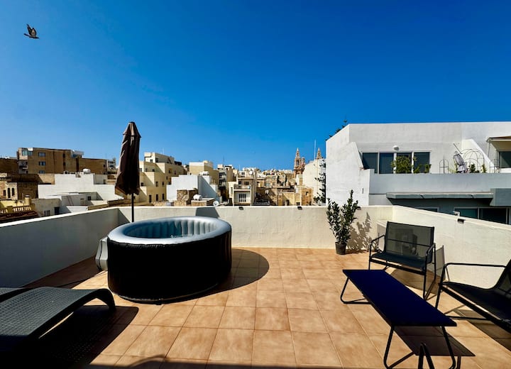 La Terrazza - Penthouse In Sliema With Hot Tub - Aéroport international de Malte (MLA)